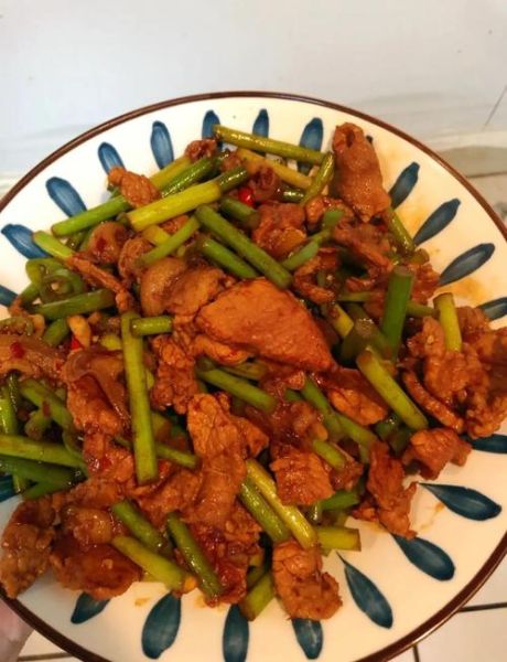 蒜苔炒肉图片大全大图_蒜苔炒肉怎么做才好吃-第2张图片-山城妙识