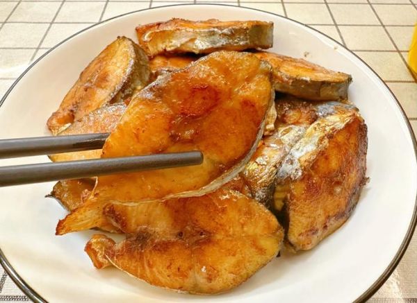 香煎马鲛鱼怎么做_马鲛鱼煎多久才金黄-第1张图片-山城妙识