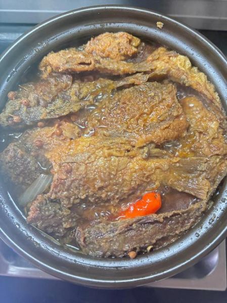 酱炖鲫鱼的家常做法_鲫鱼怎么炖才入味-第1张图片-山城妙识 酱炖鲫鱼的家常做法_鲫鱼怎么炖才入味-第1张图片-山城妙识