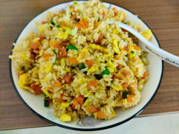 鸡蛋炒米饭怎么炒_鸡蛋炒米饭先炒蛋还是先炒饭-第3张图片-山城妙识