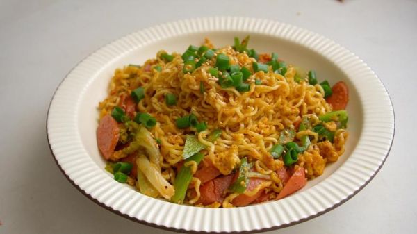 鸡蛋炒方便面怎么做_鸡蛋炒方便面家常做法-第2张图片-山城妙识 鸡蛋炒方便面怎么做_鸡蛋炒方便面家常做法-第2张图片-山城妙识