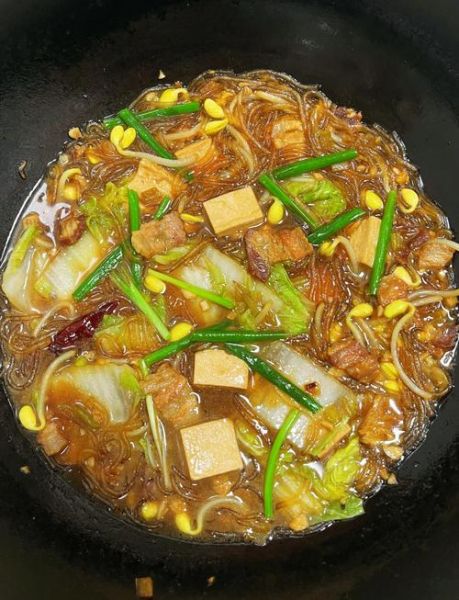 五花肉炖粉条怎么做_五花肉炖粉条怎么做好吃-第1张图片-山城妙识