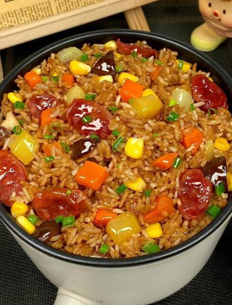 电饭煲土豆腊肠焖饭怎么做_腊肠焖饭水米比例-第2张图片-山城妙识 电饭煲土豆腊肠焖饭怎么做_腊肠焖饭水米比例-第2张图片-山城妙识