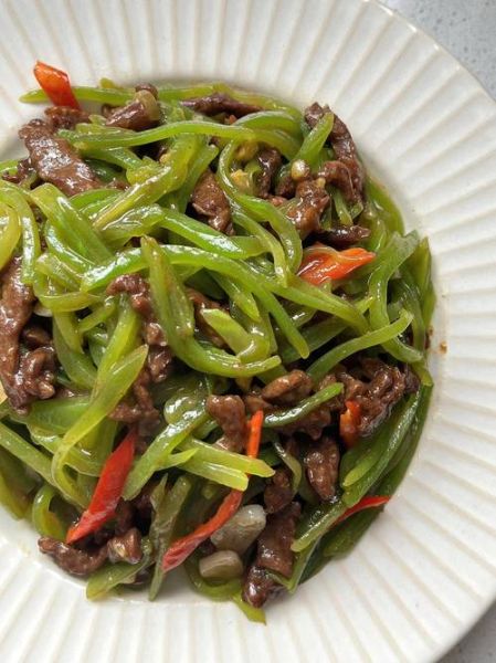 莴笋炒肉丝怎么炒才脆嫩_莴笋炒肉丝用焯水吗-第1张图片-山城妙识 莴笋炒肉丝怎么炒才脆嫩_莴笋炒肉丝用焯水吗-第1张图片-山城妙识
