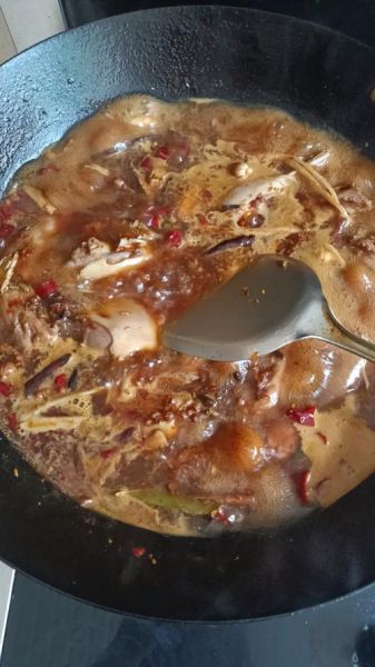 卤鸭脖子的做法及配料_如何做出香辣入骨的卤鸭脖-第2张图片-山城妙识