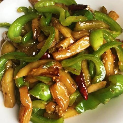 青椒炒茄子怎么炒才好吃_茄子不吸油技巧-第1张图片-山城妙识