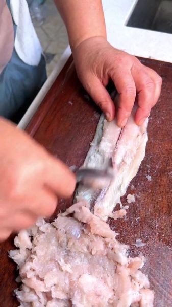 鲅鱼水饺怎么调馅不腥_正宗鲅鱼水饺做法步骤-第1张图片-山城妙识