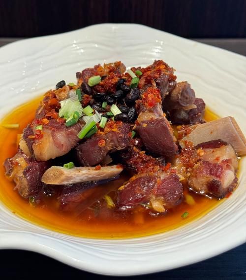 蒸腊肉什么菜垫底_蒸腊肉用什么垫底最好-第1张图片-山城妙识 蒸腊肉什么菜垫底_蒸腊肉用什么垫底最好-第1张图片-山城妙识