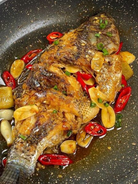 黄焖鲫鱼怎么做_家常川菜黄焖鲫鱼做法-第1张图片-山城妙识 黄焖鲫鱼怎么做_家常川菜黄焖鲫鱼做法-第1张图片-山城妙识