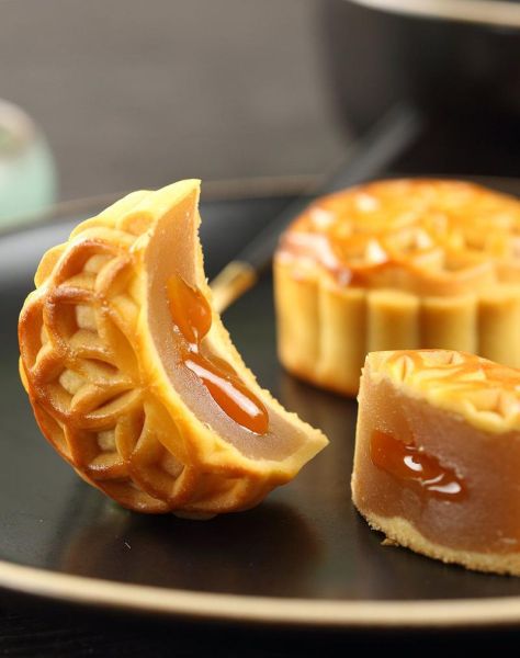 莲蓉月饼的莲蓉是什么做的_莲蓉馅料为什么甜而不腻-第1张图片-山城妙识