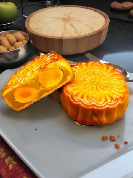 莲蓉月饼的莲蓉是什么做的_莲蓉馅料为什么甜而不腻-第2张图片-山城妙识