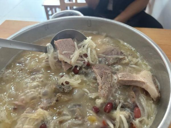 酸汤猪脚最正宗的做法_酸汤猪脚怎么做才够味-第3张图片-山城妙识