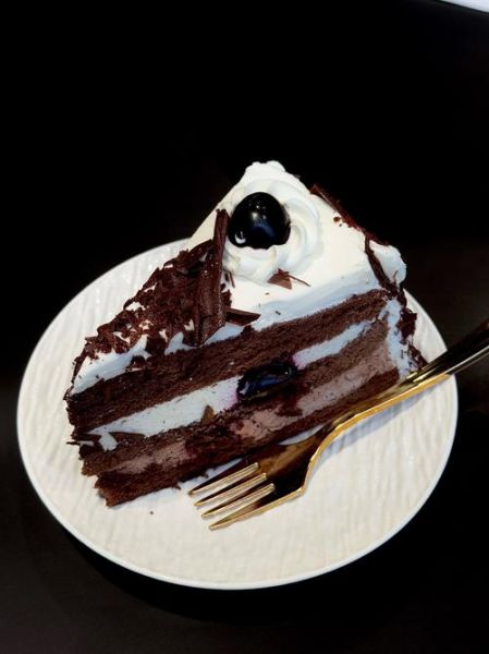 黑森林蛋糕图片怎么拍_黑森林蛋糕装饰技巧-第1张图片-山城妙识