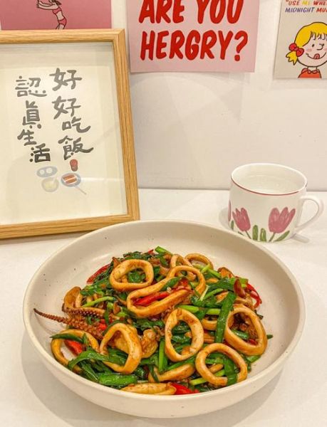 鱿鱼炒韭菜怎么炒_鱿鱼炒韭菜的家常做法-第1张图片-山城妙识