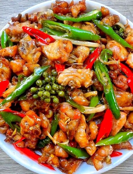 青椒辣子鸡块怎么做_辣子鸡块为什么用青椒-第1张图片-山城妙识 青椒辣子鸡块怎么做_辣子鸡块为什么用青椒-第1张图片-山城妙识