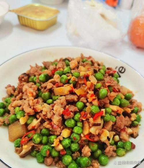 青豆炒肉丁怎么做_青豆炒肉丁的家常做法-第3张图片-山城妙识