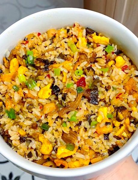 酸菜炒鸡蛋怎么做_酸菜炒鸡蛋的家常做法-第2张图片-山城妙识