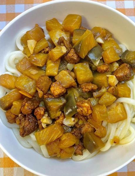 茄子肉丁打卤面怎么做_茄子肉丁卤子不黑的秘诀-第1张图片-山城妙识 茄子肉丁打卤面怎么做_茄子肉丁卤子不黑的秘诀-第1张图片-山城妙识