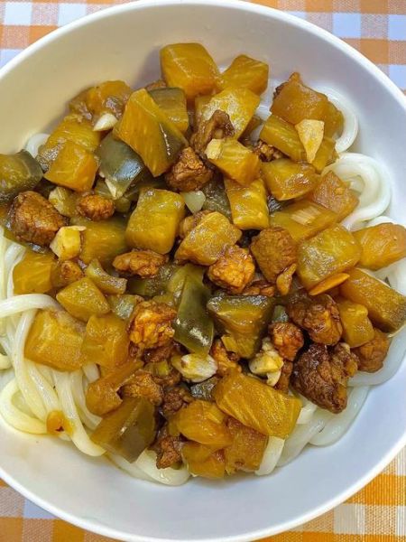 茄子肉丁打卤面怎么做_茄子肉丁卤子不黑的秘诀-第2张图片-山城妙识 茄子肉丁打卤面怎么做_茄子肉丁卤子不黑的秘诀-第2张图片-山城妙识