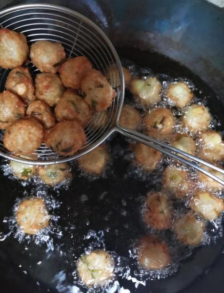 炸丸子馅怎么调_炸丸子馅配料比例-第3张图片-山城妙识 炸丸子馅怎么调_炸丸子馅配料比例-第3张图片-山城妙识