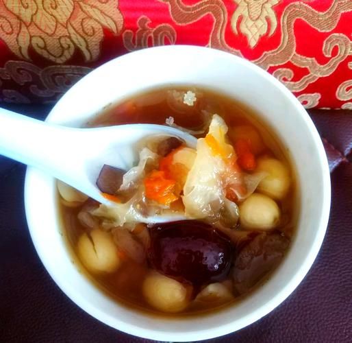 鲜银耳汤的做法_鲜银耳汤怎么煮才粘稠-第3张图片-山城妙识