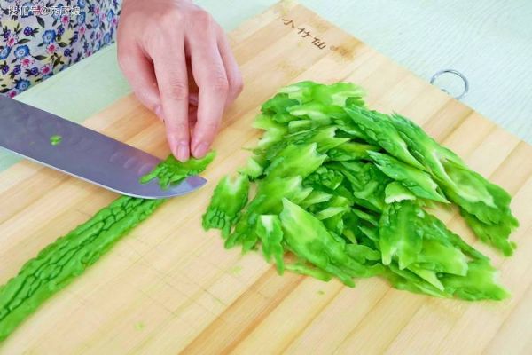 苦瓜怎么处理才不苦_苦瓜去苦味的最快方法-第1张图片-山城妙识 苦瓜怎么处理才不苦_苦瓜去苦味的最快方法-第1张图片-山城妙识