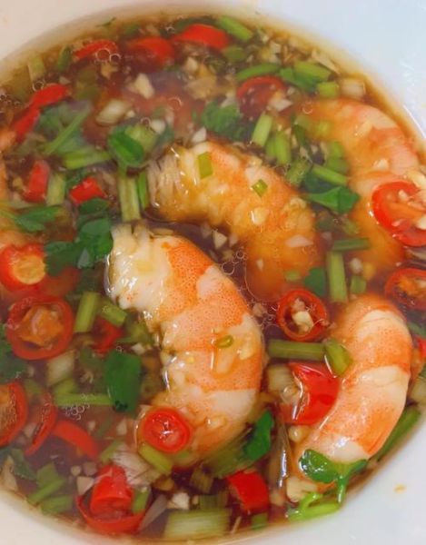 虾怎么做最简单_家常白灼虾几分钟能熟-第1张图片-山城妙识