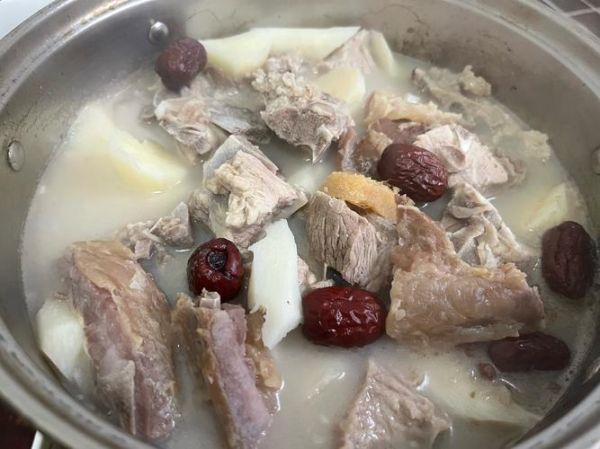 山药土豆排骨汤怎么做_山药土豆排骨汤的功效与禁忌-第1张图片-山城妙识 山药土豆排骨汤怎么做_山药土豆排骨汤的功效与禁忌-第1张图片-山城妙识