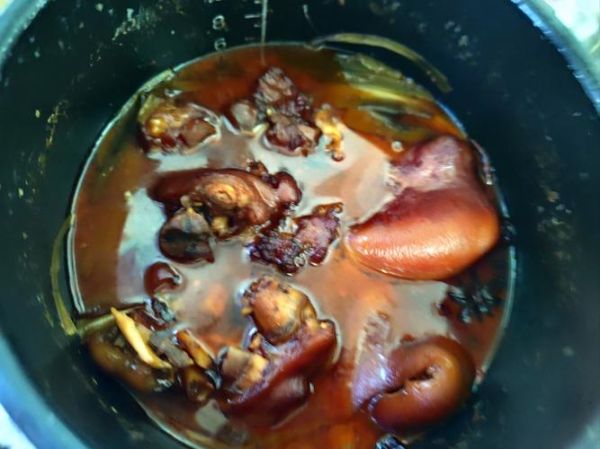 生猪蹄怎么挑选_生猪蹄焯水多久去腥-第3张图片-山城妙识