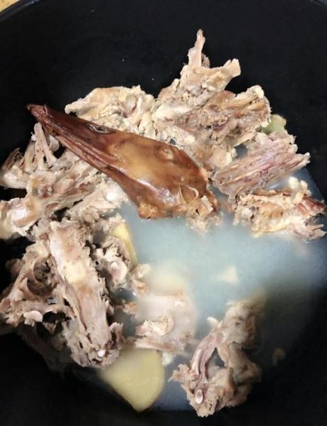 烤鸭架汤怎么做好吃_烤鸭架汤的做法大全-第1张图片-山城妙识