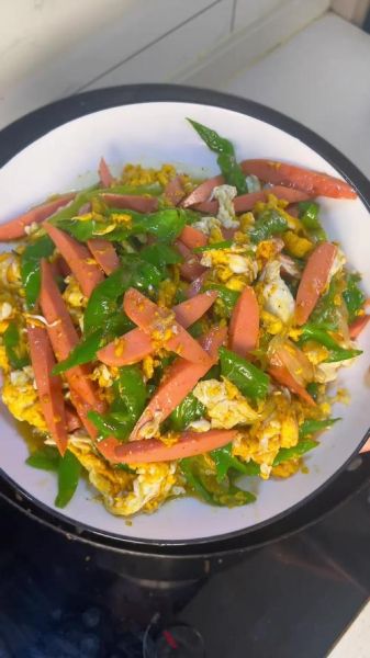 青椒香肠炒鸡蛋怎么做_家常青椒香肠炒鸡蛋步骤-第1张图片-山城妙识