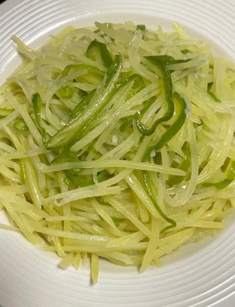 青椒土豆丝怎么炒才脆_家常做法技巧-第1张图片-山城妙识