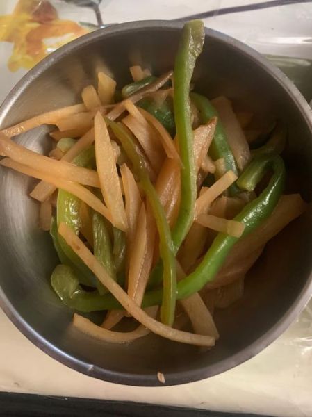 青椒土豆丝怎么炒才脆_家常做法技巧-第3张图片-山城妙识