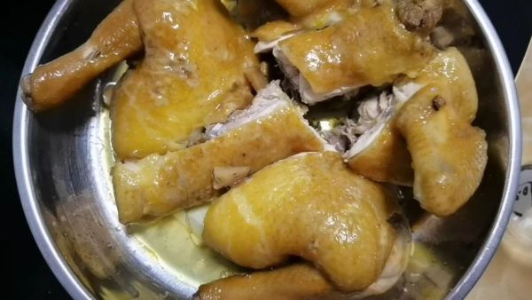 电饭煲无水焖鸡锅会坏吗_无水焖鸡对电饭煲伤害大不大-第3张图片-山城妙识