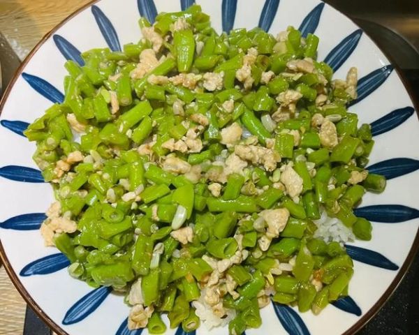 豇豆怎么炒好吃_豇豆炒之前要焯水吗-第1张图片-山城妙识
