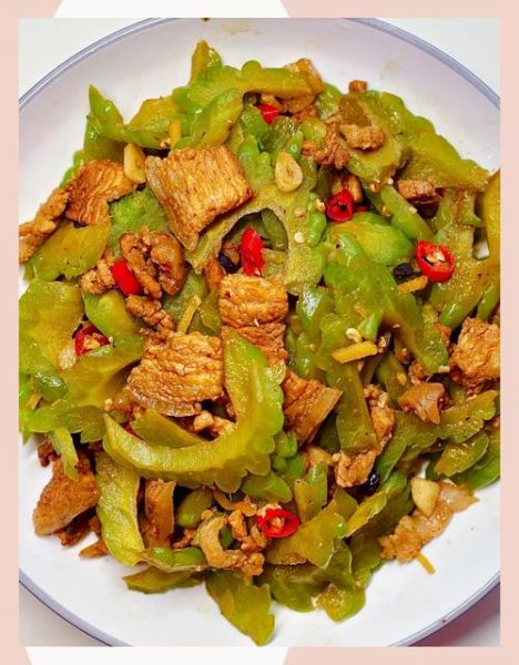 苦瓜炒肉苦瓜要焯水吗_焯水多久去苦味-第1张图片-山城妙识 苦瓜炒肉苦瓜要焯水吗_焯水多久去苦味-第1张图片-山城妙识