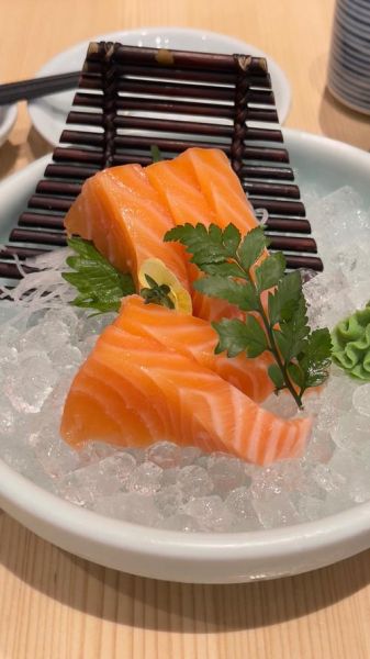 三文鱼刺身怎么选_三文鱼刺身图片怎么看新鲜度-第1张图片-山城妙识 三文鱼刺身怎么选_三文鱼刺身图片怎么看新鲜度-第1张图片-山城妙识