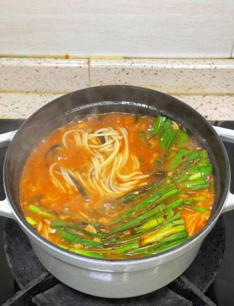 家常煮米线的做法大全_怎样煮米线不糊汤-第2张图片-山城妙识