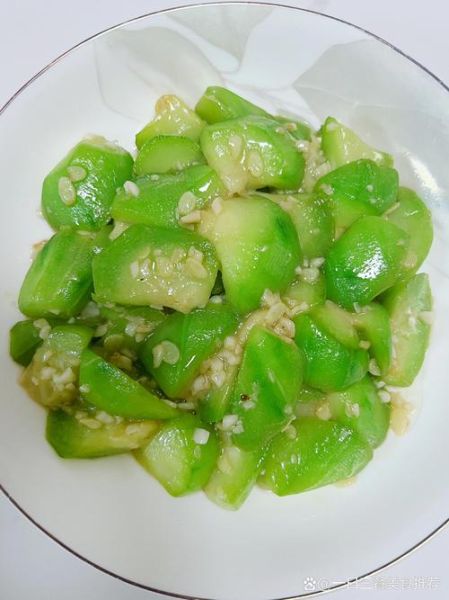 清炒丝瓜怎么炒才好吃_丝瓜不黑不出水技巧-第2张图片-山城妙识