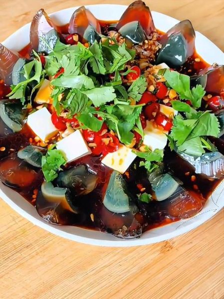 凉拌皮蛋豆腐怎么做_皮蛋豆腐酱汁比例是多少-第3张图片-山城妙识