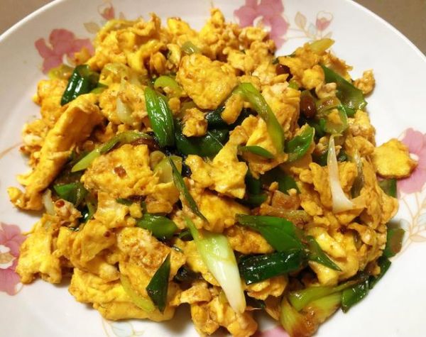 鸡蛋怎么炒才嫩滑_鸡蛋做法大全家常图解-第3张图片-山城妙识