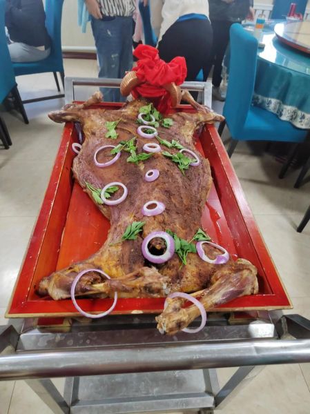 新疆烤全羊怎么做_新疆烤全羊哪里最正宗-第3张图片-山城妙识 新疆烤全羊怎么做_新疆烤全羊哪里最正宗-第3张图片-山城妙识