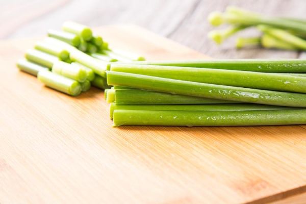 蒜苔是主食还是蔬菜_蒜苔属于哪一类食物-第3张图片-山城妙识