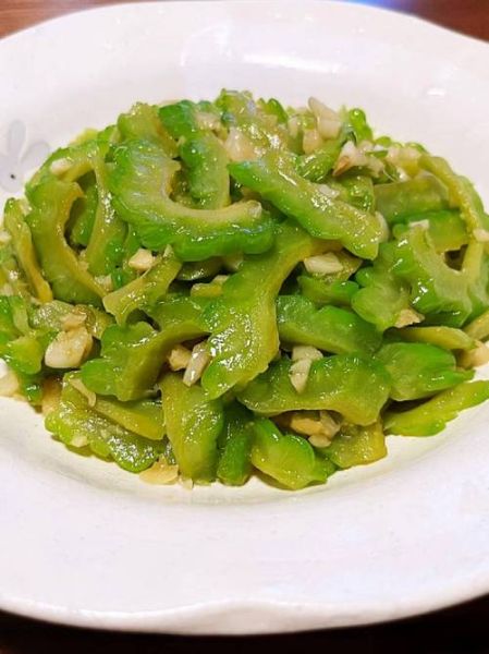 素炒苦瓜怎么炒才不苦_苦瓜炒前要不要焯水-第1张图片-山城妙识 素炒苦瓜怎么炒才不苦_苦瓜炒前要不要焯水-第1张图片-山城妙识