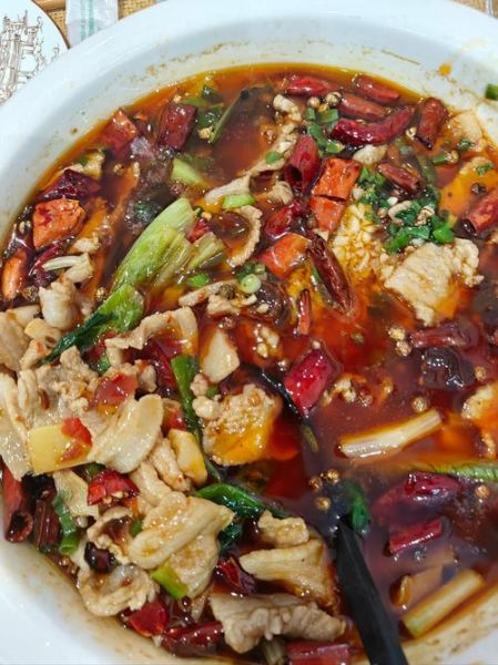 水煮肉片用什么配菜最好吃_正宗水煮肉片打底菜有哪些-第2张图片-山城妙识 水煮肉片用什么配菜最好吃_正宗水煮肉片打底菜有哪些-第2张图片-山城妙识