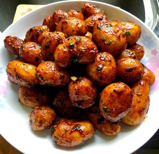 红烧小土豆怎么做好吃_红烧小土豆的家常做法-第1张图片-山城妙识 红烧小土豆怎么做好吃_红烧小土豆的家常做法-第1张图片-山城妙识