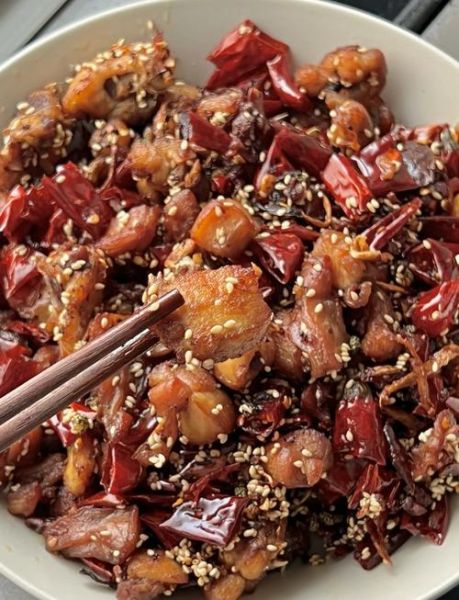 干煸兔肉怎么做好吃_干煸兔肉的家常做法-第1张图片-山城妙识