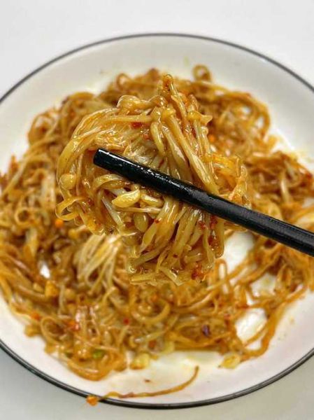 金针菇炒肉要过水吗_金针菇炒肉焯水多久-第3张图片-山城妙识