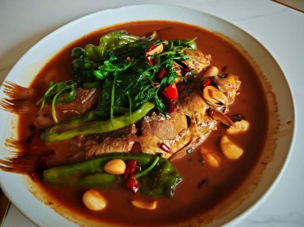 红烧鲫鱼怎么做最正宗_红烧鲫鱼用什么鱼最好-第2张图片-山城妙识 红烧鲫鱼怎么做最正宗_红烧鲫鱼用什么鱼最好-第2张图片-山城妙识