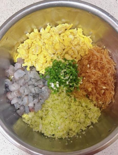 圆白菜鸡蛋素馅饺子怎么调馅_圆白菜鸡蛋饺子馅要不要焯水-第1张图片-山城妙识